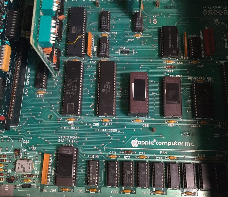 Apple IIe [15/1983] – Joe's Computer Museum